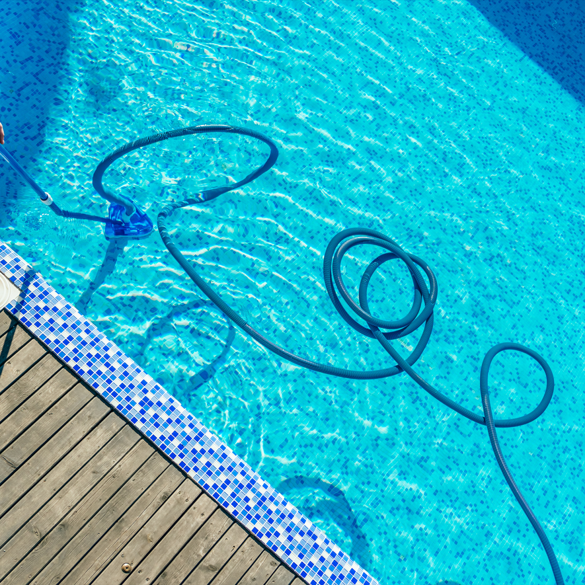 Já começou a preparar a sua piscina para o verão?